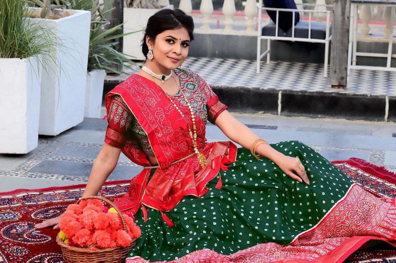 Women's Traditional Bandhani Ghagra Choli with Dupatta ? Navratri ...